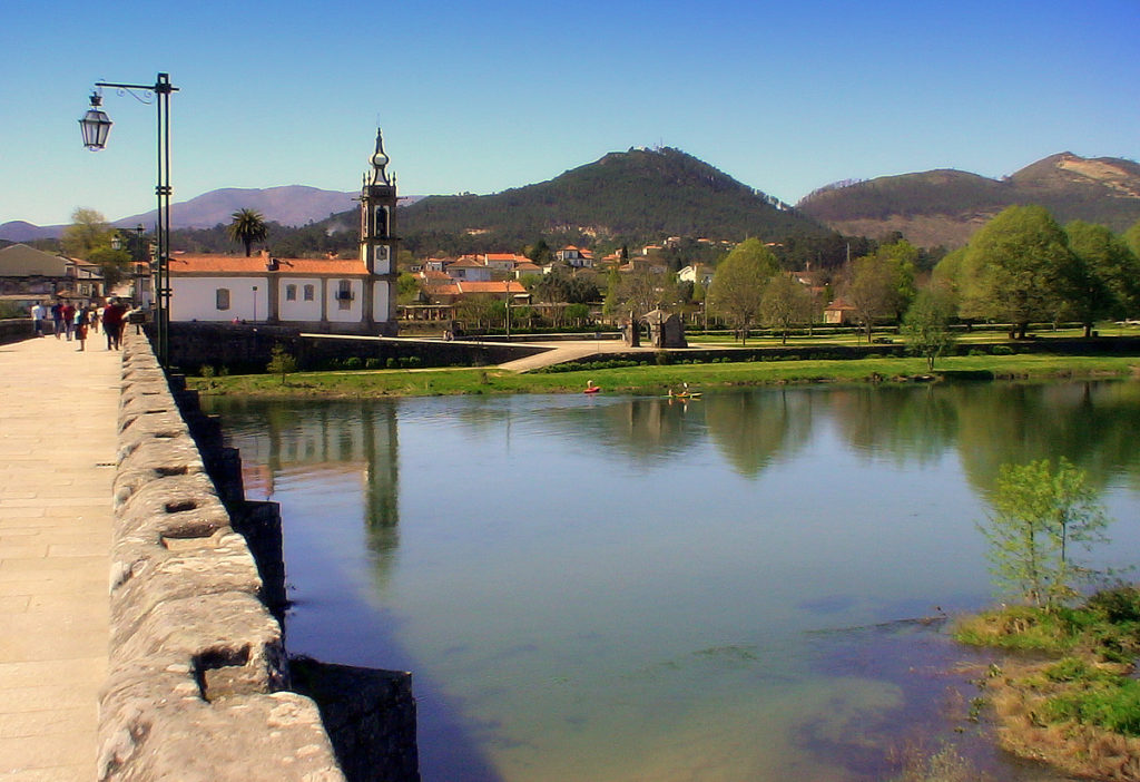 Private tour through Minho Wine Region with wine tasting. | GENUINE